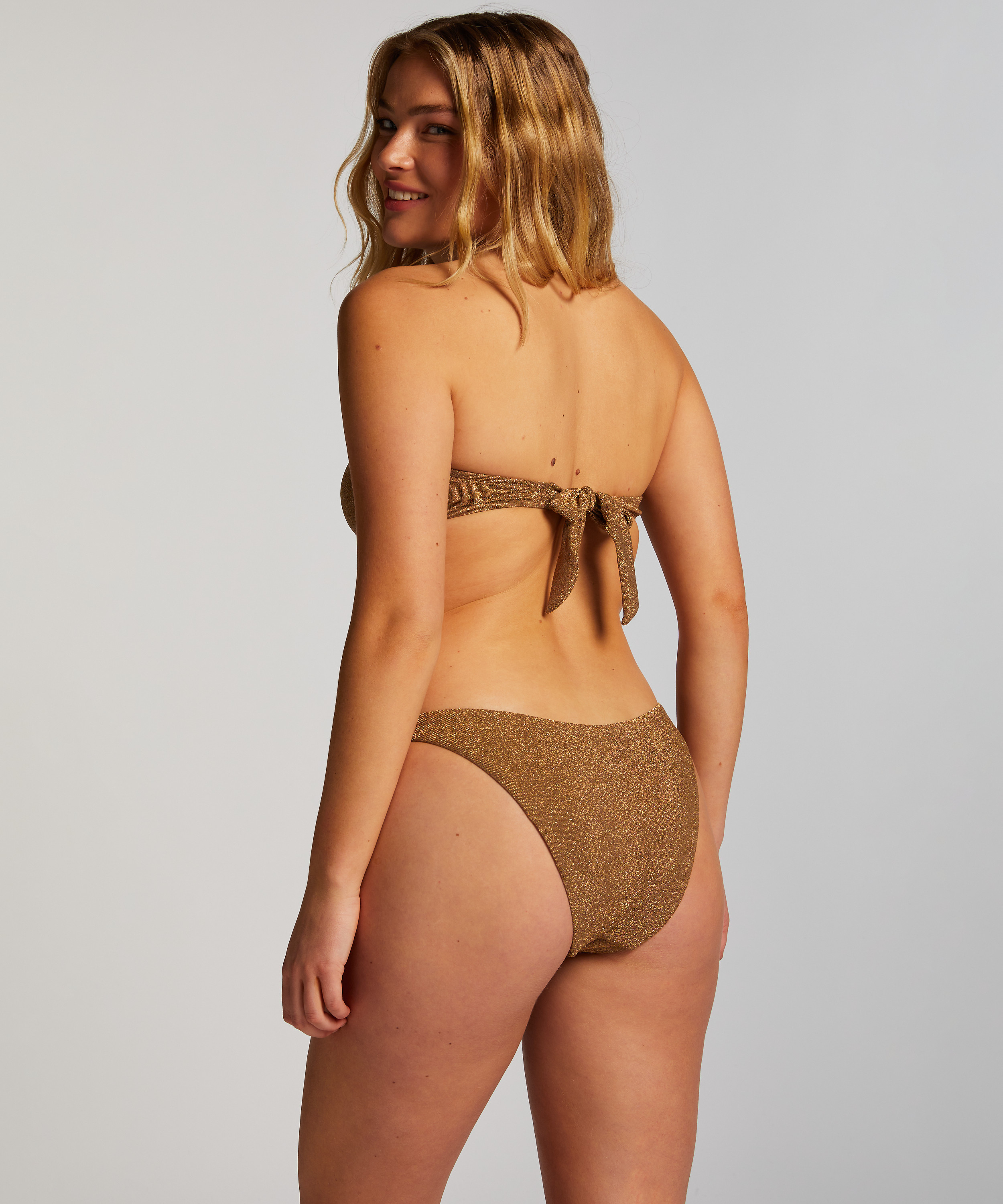 Bikini Slip mit hohem Beinausschnitt Goldie Shimmer für 19.99€ - Alle Bademode - Hunkemöller